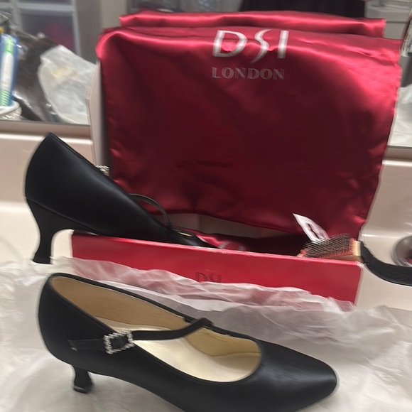 DCI London | Shoes | Black Classic Heels With Minimalist Design | Poshmark